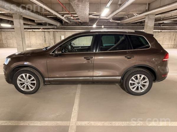 Brūns Volkswagen Touareg 2012 Valmiera, ar dzinēja tilpumu 3.00 L un nobraukumu 367 tūkst. km par 8700 €, foto 2 vietnē AUTOMOTO.COM.LV