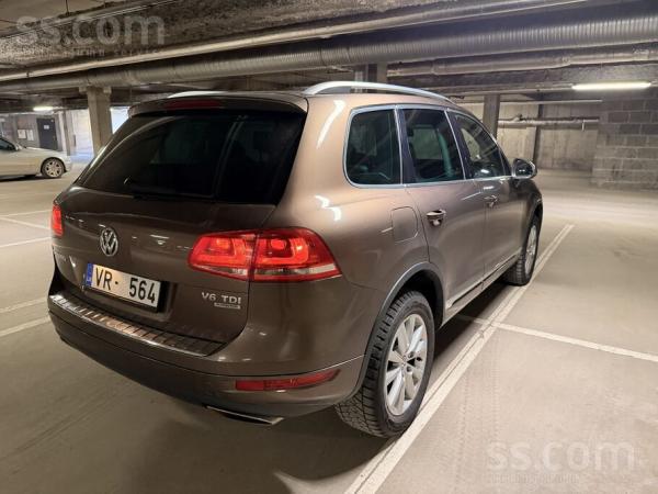 Brūns Volkswagen Touareg 2012 Valmiera, ar dzinēja tilpumu 3.00 L un nobraukumu 367 tūkst. km par 8700 €, foto 5 vietnē AUTOMOTO.COM.LV