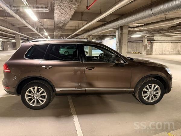 Brūns Volkswagen Touareg 2012 Valmiera, ar dzinēja tilpumu 3.00 L un nobraukumu 367 tūkst. km par 8700 €, foto 6 vietnē AUTOMOTO.COM.LV