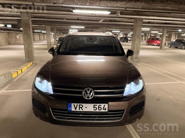 Brūns Volkswagen Touareg 2012 Valmiera, ar dzinēja tilpumu 3.00 L un nobraukumu 367 tūkst. km par 8700 €, foto 8 vietnē AUTOMOTO.COM.LV