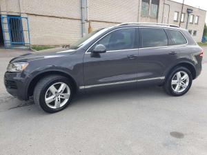 Brown Volkswagen Touareg 2012 in Siauliai, with an engine capacity of 3.60 L and mileage of 280 thousand km for 4950 €, photo  on AUTOMOTO.COM.LV