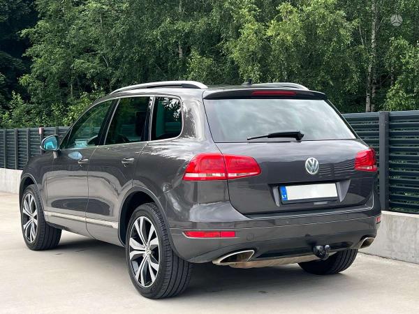 Brūns Volkswagen Touareg 2012 Viļņa, ar dzinēja tilpumu 2.97 L un nobraukumu 302 tūkst. km par 8300 €, foto 2 vietnē AUTOMOTO.COM.LV