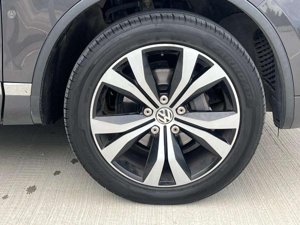 Brūns Volkswagen Touareg 2012 Viļņa, ar dzinēja tilpumu 2.97 L un nobraukumu 302 tūkst. km par 8300 €, foto 5 vietnē AUTOMOTO.COM.LV