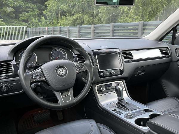Brūns Volkswagen Touareg 2012 Viļņa, ar dzinēja tilpumu 2.97 L un nobraukumu 302 tūkst. km par 8300 €, foto 9 vietnē AUTOMOTO.COM.LV