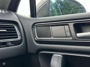 Brown Volkswagen Touareg 2012 in Vilnius, with an engine capacity of 2.97 L and mileage of 302 thousand km for 8300 €, photo 13 on AUTOMOTO.COM.LV