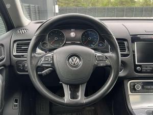 Brown Volkswagen Touareg 2012 in Vilnius, with an engine capacity of 2.97 L and mileage of 302 thousand km for 8300 €, photo 17 on AUTOMOTO.COM.LV