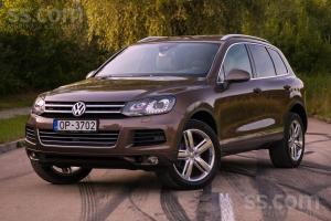 Brūns Volkswagen Touareg 2012 Jelgava, ar dzinēja tilpumu 3.00 L un nobraukumu 255 tūkst. km par 14650 €, foto  vietnē AUTOMOTO.COM.LV
