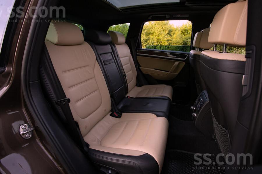 Brūns Volkswagen Touareg 2012 Jelgava, ar dzinēja tilpumu 3.00 L un nobraukumu 255 tūkst. km par 14650 €, foto 20 vietnē AUTOMOTO.COM.LV