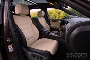 Brūns Volkswagen Touareg 2012 Jelgava, ar dzinēja tilpumu 3.00 L un nobraukumu 255 tūkst. km par 14650 €, foto 21 vietnē AUTOMOTO.COM.LV