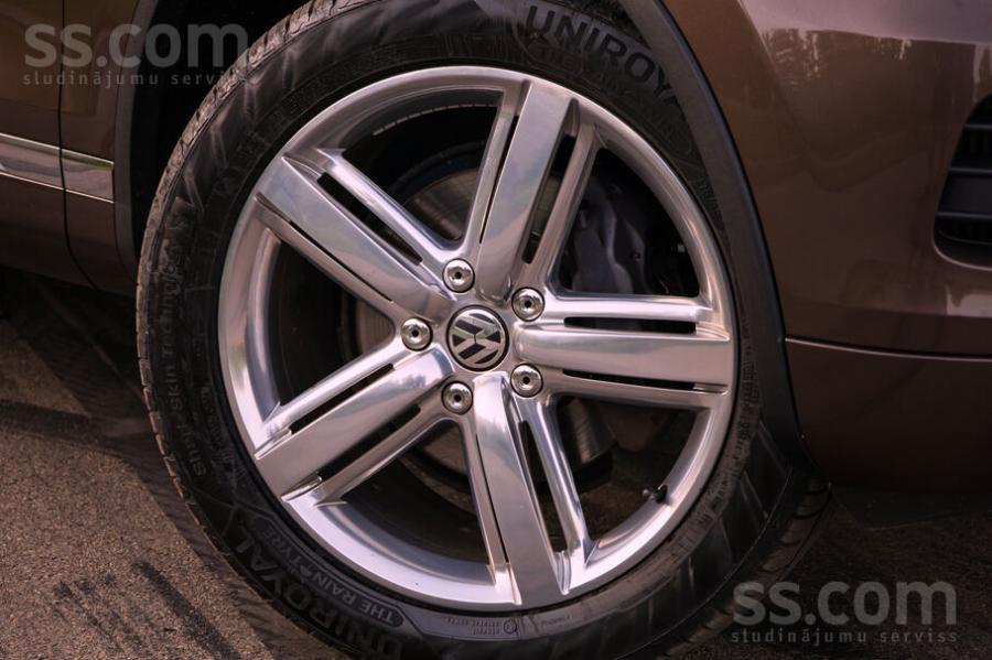 Brūns Volkswagen Touareg 2012 Jelgava, ar dzinēja tilpumu 3.00 L un nobraukumu 255 tūkst. km par 14650 €, foto 27 vietnē AUTOMOTO.COM.LV