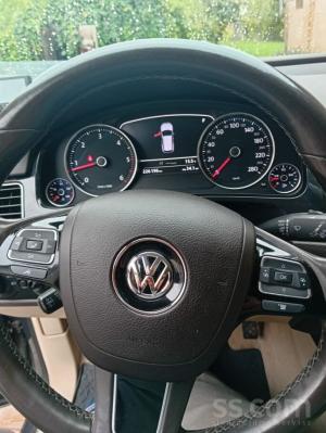 Brūns Volkswagen Touareg 2012 Dobele, ar dzinēja tilpumu 3.00 L un nobraukumu 226 tūkst. km par 13000 €, foto 5 vietnē AUTOMOTO.COM.LV