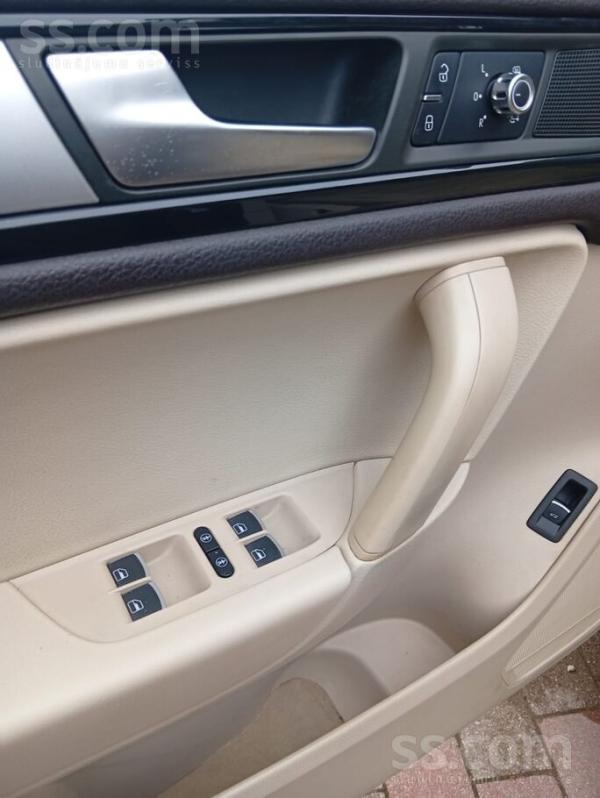 Brūns Volkswagen Touareg 2012 Dobele, ar dzinēja tilpumu 3.00 L un nobraukumu 226 tūkst. km par 13000 €, foto 10 vietnē AUTOMOTO.COM.LV