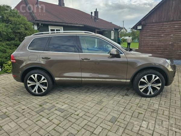Volkswagen Touareg 2012 in Riga on AUTOMOTO.COM.LV Brown Volkswagen Touareg 2012 in Riga, with an engine capacity of 3.00 L and mileage of 270 thousand km for 11289 €, photo 1 on AUTOMOTO.COM.LV