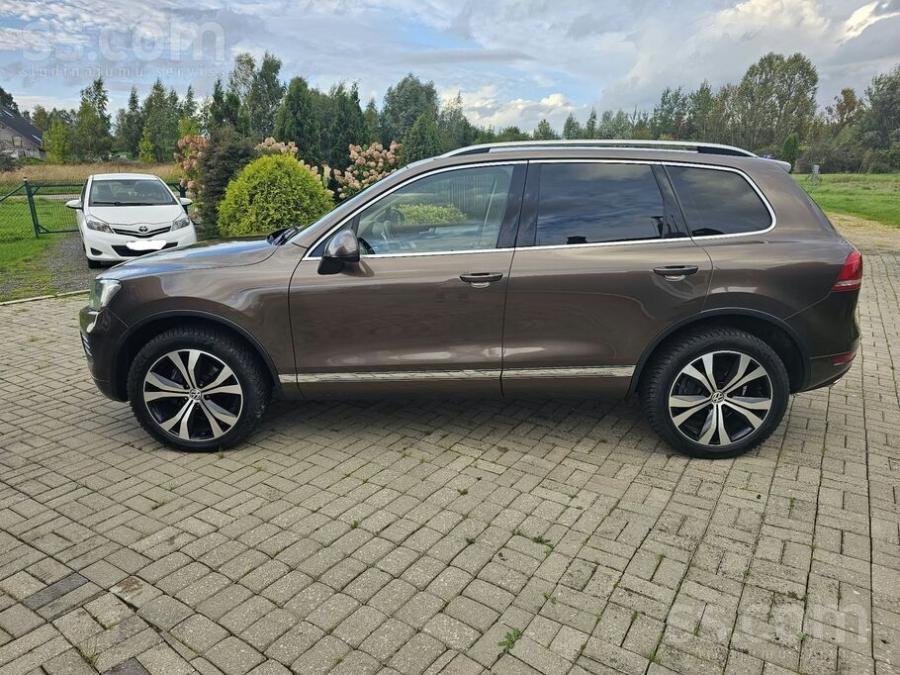Brown Volkswagen Touareg 2012 in Riga, with an engine capacity of 3.00 L and mileage of 270 thousand km for 11289 €, photo 3 on AUTOMOTO.COM.LV