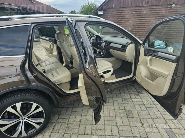 Volkswagen Touareg 2012 in Riga on AUTOMOTO.COM.LV Brown Volkswagen Touareg 2012 in Riga, with an engine capacity of 3.00 L and mileage of 270 thousand km for 11289 €, photo 6 on AUTOMOTO.COM.LV