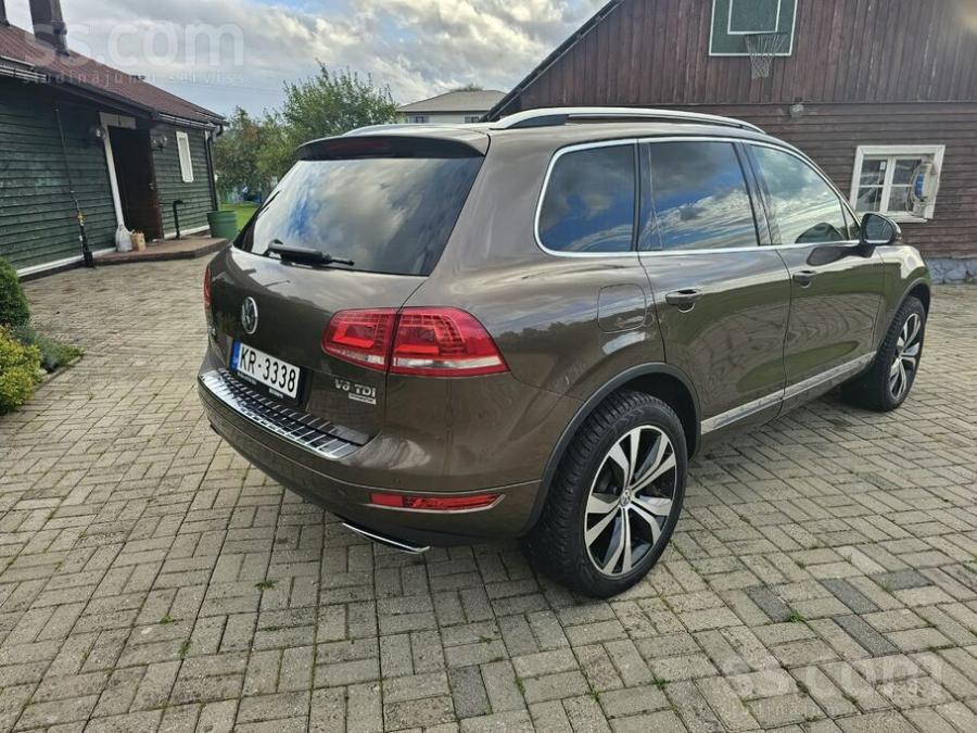 Brown Volkswagen Touareg 2012 in Riga, with an engine capacity of 3.00 L and mileage of 270 thousand km for 11289 €, photo 12 on AUTOMOTO.COM.LV
