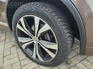 Brown Volkswagen Touareg 2012 in Riga, with an engine capacity of 3.00 L and mileage of 270 thousand km for 11289 €, photo 15 on AUTOMOTO.COM.LV