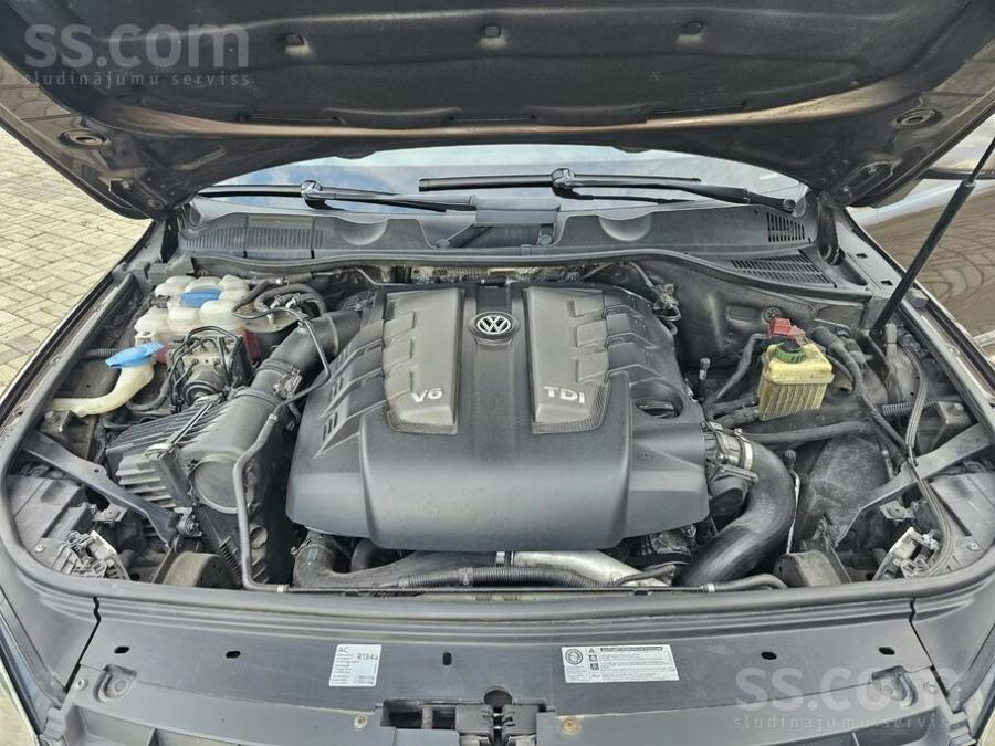 Brown Volkswagen Touareg 2012 in Riga, with an engine capacity of 3.00 L and mileage of 270 thousand km for 11289 €, photo 16 on AUTOMOTO.COM.LV
