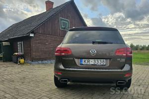 Brown Volkswagen Touareg 2012 in Riga, with an engine capacity of 3.00 L and mileage of 270 thousand km for 11289 €, photo 17 on AUTOMOTO.COM.LV