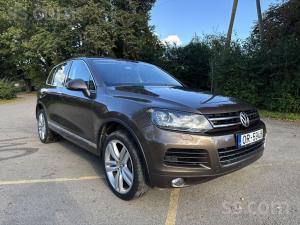 Brown Volkswagen Touareg 2012 in Riga, with an engine capacity of 3.00 L and mileage of 302 thousand km for 10950 €, photo  on AUTOMOTO.COM.LV