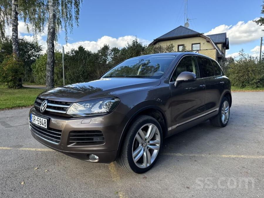Brown Volkswagen Touareg 2012 in Riga, with an engine capacity of 3.00 L and mileage of 302 thousand km for 10950 €, photo 8 on AUTOMOTO.COM.LV