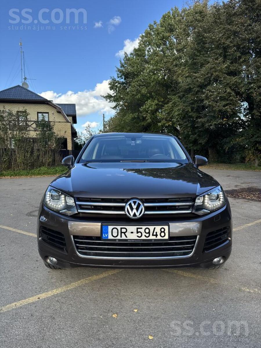Brown Volkswagen Touareg 2012 in Riga, with an engine capacity of 3.00 L and mileage of 302 thousand km for 10950 €, photo 9 on AUTOMOTO.COM.LV