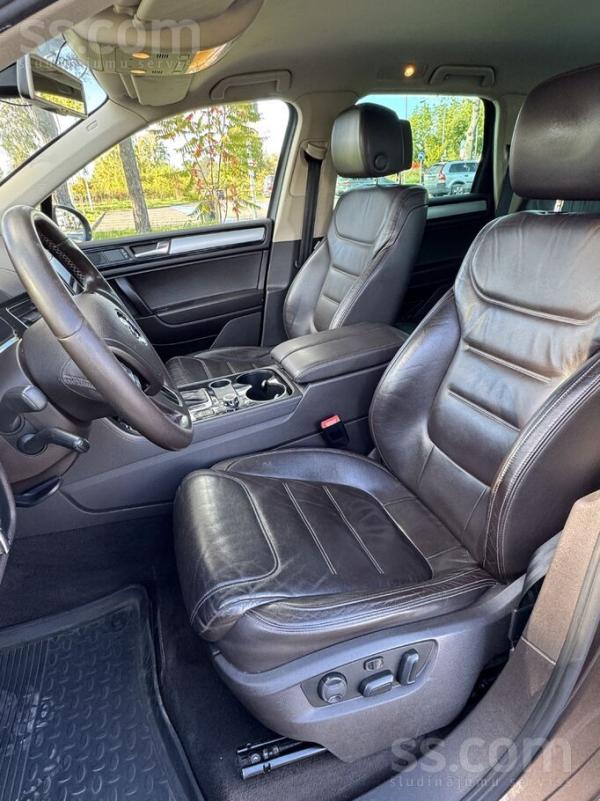 Brūns Volkswagen Touareg 2012 Rīga, ar dzinēja tilpumu 3.00 L un nobraukumu 302 tūkst. km par 10950 €, foto 11 vietnē AUTOMOTO.COM.LV