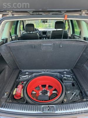 Brown Volkswagen Touareg 2012 in Riga, with an engine capacity of 3.00 L and mileage of 302 thousand km for 10950 €, photo 15 on AUTOMOTO.COM.LV