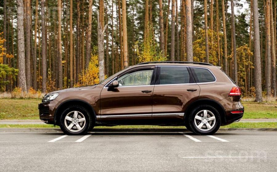 Brūns Volkswagen Touareg 2013 Rīga, ar dzinēja tilpumu 3.00 L un nobraukumu 346 tūkst. km par 7500 €, foto 4 vietnē AUTOMOTO.COM.LV