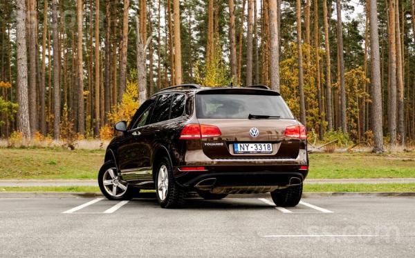 Brown Volkswagen Touareg 2013 in Riga, with an engine capacity of 3.00 L and mileage of 346 thousand km for 7500 €, photo 7 on AUTOMOTO.COM.LV