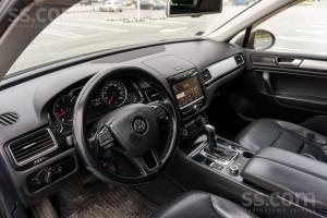 Brūns Volkswagen Touareg 2013 Rīga, ar dzinēja tilpumu 3.00 L un nobraukumu 346 tūkst. km par 7500 €, foto 9 vietnē AUTOMOTO.COM.LV