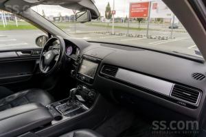 Brūns Volkswagen Touareg 2013 Rīga, ar dzinēja tilpumu 3.00 L un nobraukumu 346 tūkst. km par 7500 €, foto 10 vietnē AUTOMOTO.COM.LV
