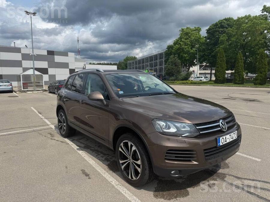 Brūns Volkswagen Touareg 2013 Rīga, ar dzinēja tilpumu 3.00 L un nobraukumu 190 tūkst. km par 12500 €, foto 2 vietnē AUTOMOTO.COM.LV