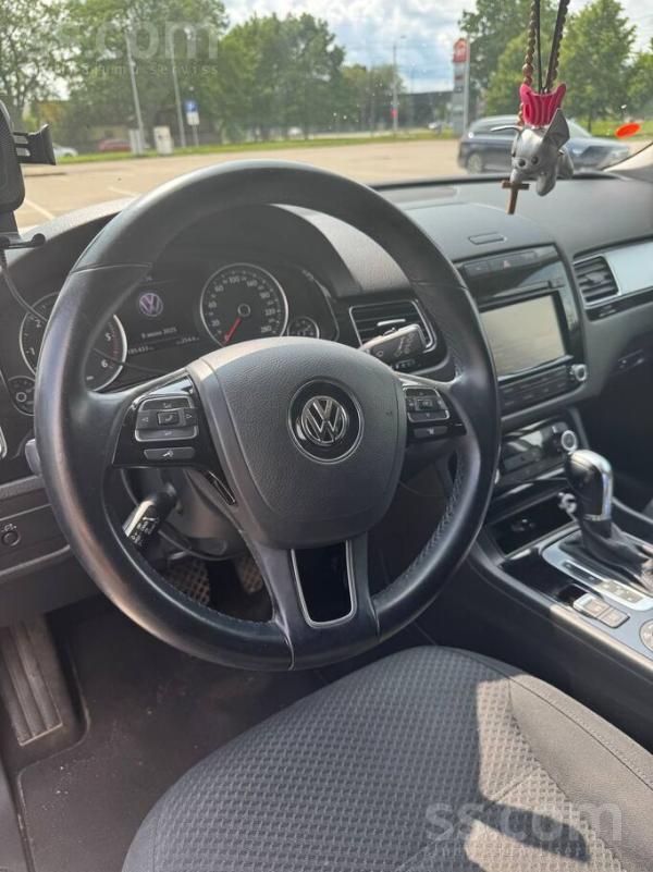 Brūns Volkswagen Touareg 2013 Rīga, ar dzinēja tilpumu 3.00 L un nobraukumu 190 tūkst. km par 12500 €, foto 6 vietnē AUTOMOTO.COM.LV