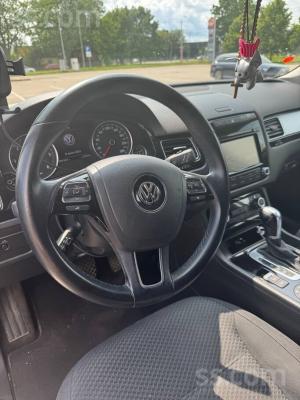 Brūns Volkswagen Touareg 2013 Rīga, ar dzinēja tilpumu 3.00 L un nobraukumu 190 tūkst. km par 12500 €, foto 6 vietnē AUTOMOTO.COM.LV