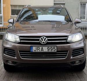 Brown Volkswagen Touareg 2013 in Vilnius, with an engine capacity of 2.97 L and mileage of 142 thousand km for 16500 €, photo  on AUTOMOTO.COM.LV