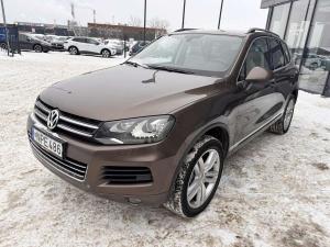 Brown Volkswagen Touareg 2013 in Kaunas, with an engine capacity of 2.97 L and mileage of 293 thousand km for 9500 €, photo  on AUTOMOTO.COM.LV