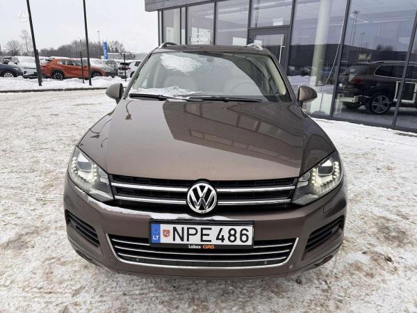 Brūns Volkswagen Touareg 2013 Kauņa, ar dzinēja tilpumu 2.97 L un nobraukumu 293 tūkst. km par 9500 €, foto 2 vietnē AUTOMOTO.COM.LV