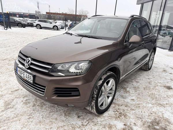 Brown Volkswagen Touareg 2013 in Kaunas, with an engine capacity of 3.00 L and mileage of 293 thousand km for 9500 €, photo 1 on AUTOMOTO.COM.LV