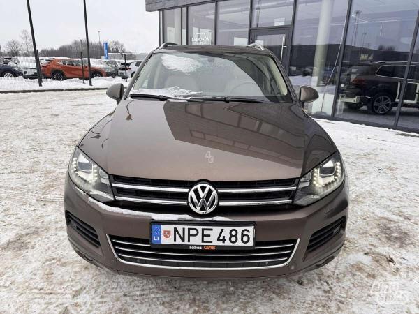 Brūns Volkswagen Touareg 2013 Kauņa, ar dzinēja tilpumu 3.00 L un nobraukumu 293 tūkst. km par 9500 €, foto 2 vietnē AUTOMOTO.COM.LV