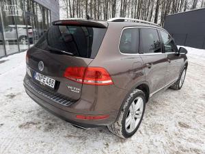 Brūns Volkswagen Touareg 2013 Kauņa, ar dzinēja tilpumu 3.00 L un nobraukumu 293 tūkst. km par 9500 €, foto 4 vietnē AUTOMOTO.COM.LV
