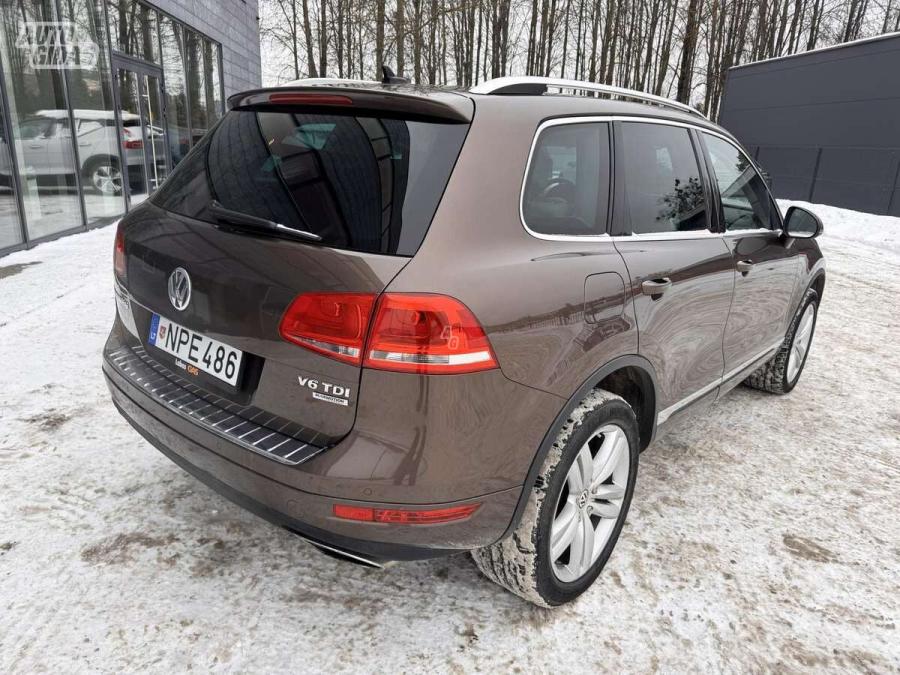 Brūns Volkswagen Touareg 2013 Kauņa, ar dzinēja tilpumu 3.00 L un nobraukumu 293 tūkst. km par 9500 €, foto 4 vietnē AUTOMOTO.COM.LV