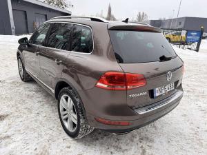 Brūns Volkswagen Touareg 2013 Kauņa, ar dzinēja tilpumu 3.00 L un nobraukumu 293 tūkst. km par 9500 €, foto 5 vietnē AUTOMOTO.COM.LV