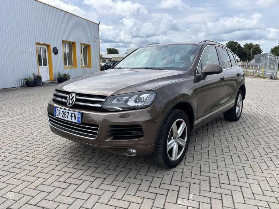 Brown Volkswagen Touareg 2013 in Taurage, with an engine capacity of 2.97 L and mileage of 256 thousand km for 11700 €, photo 4 on AUTOMOTO.COM.LV