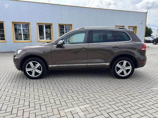 Brown Volkswagen Touareg 2013 in Taurage, with an engine capacity of 2.97 L and mileage of 256 thousand km for 11700 €, photo 4 on AUTOMOTO.COM.LV