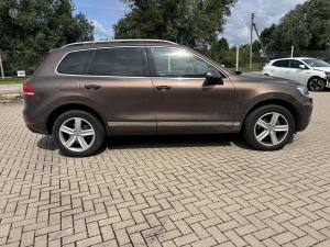 Brown Volkswagen Touareg 2013 in Taurage, with an engine capacity of 2.97 L and mileage of 256 thousand km for 11700 €, photo 7 on AUTOMOTO.COM.LV