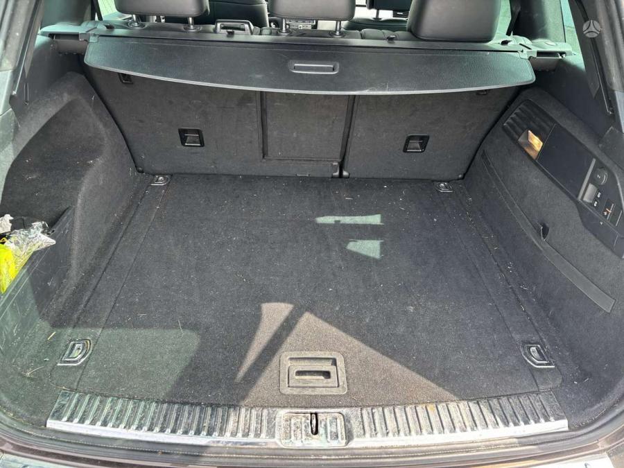 Brown Volkswagen Touareg 2013 in Taurage, with an engine capacity of 2.97 L and mileage of 256 thousand km for 11700 €, photo 11 on AUTOMOTO.COM.LV