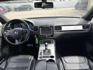 Brown Volkswagen Touareg 2013 in Taurage, with an engine capacity of 2.97 L and mileage of 256 thousand km for 11700 €, photo 18 on AUTOMOTO.COM.LV