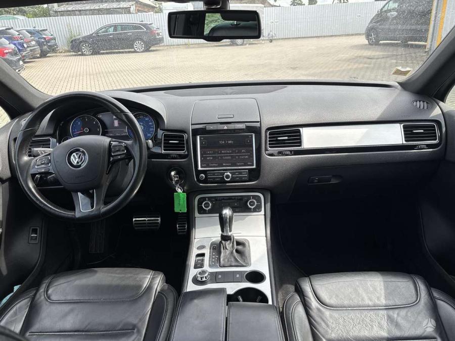 Brown Volkswagen Touareg 2013 in Taurage, with an engine capacity of 2.97 L and mileage of 256 thousand km for 11700 €, photo 18 on AUTOMOTO.COM.LV