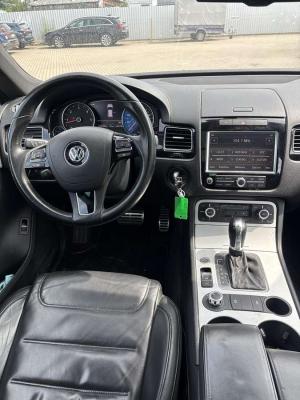 Brown Volkswagen Touareg 2013 in Taurage, with an engine capacity of 2.97 L and mileage of 256 thousand km for 11700 €, photo 19 on AUTOMOTO.COM.LV